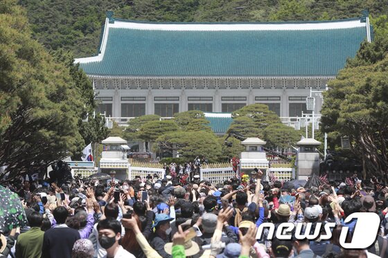 [뉴스1 Pick]대통령실 새 Ci 공개 용산 청사에 봉황·무궁화 배치