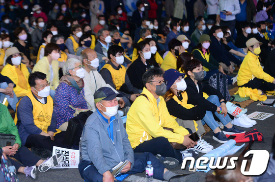 세월호 참사 피해가족들도 5.18 전야제 참석 - 뉴스1