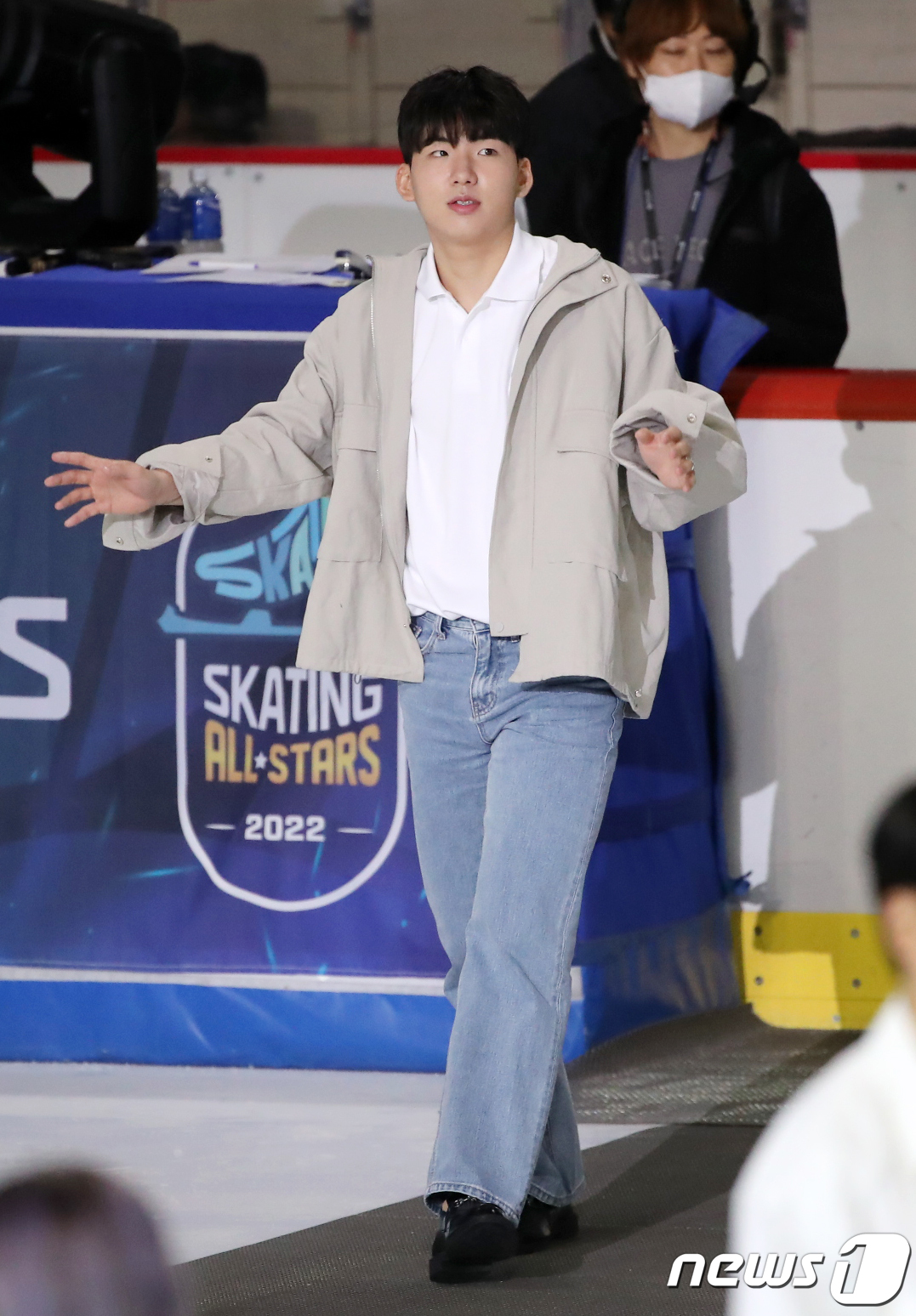 '뽀시래기' 정재원, 팬들 연호에 얼떨떨 - 뉴스1