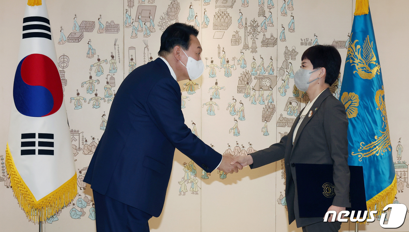 '고 이예람 중사' 안미영 특검 임명장 수여식 - 뉴스1