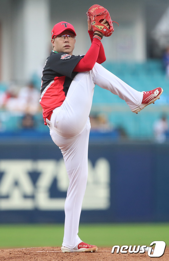 양현종, KBO리그 최초 8시즌 연속 170이닝 투구