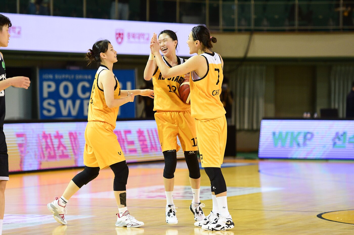 '이다연 18점' 신한은행, U18 대표팀 꺾고 박신자컵 첫 승 - 뉴스1