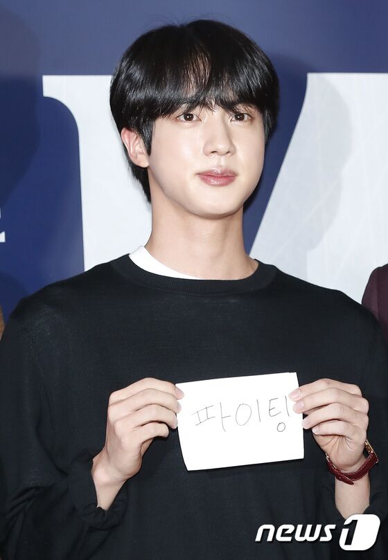 방탄소년단 진 이달 솔로 데뷔…콜드플레이와 협업할까 뉴스1