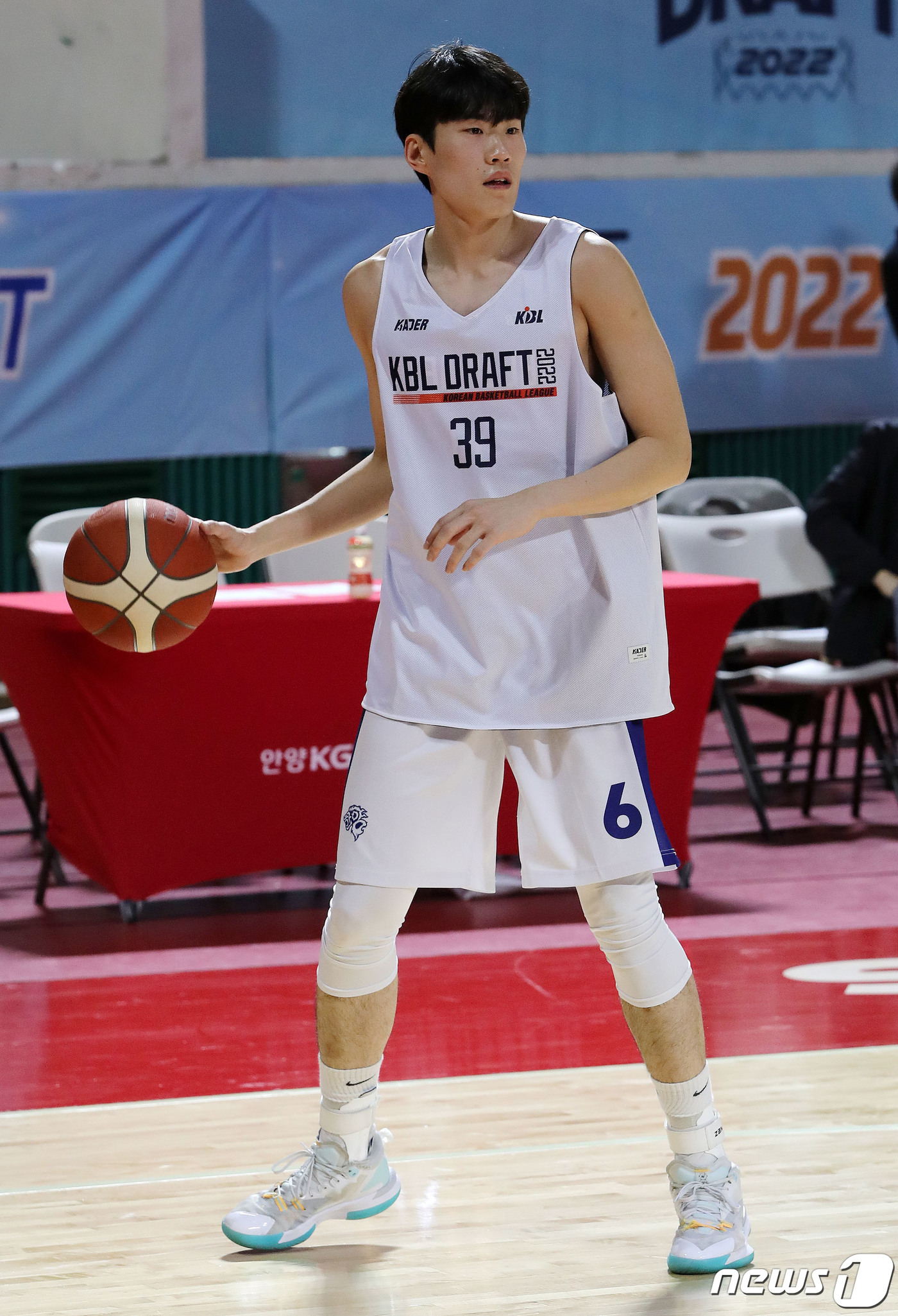 전준우, 안정적인 드리볼 - 뉴스1