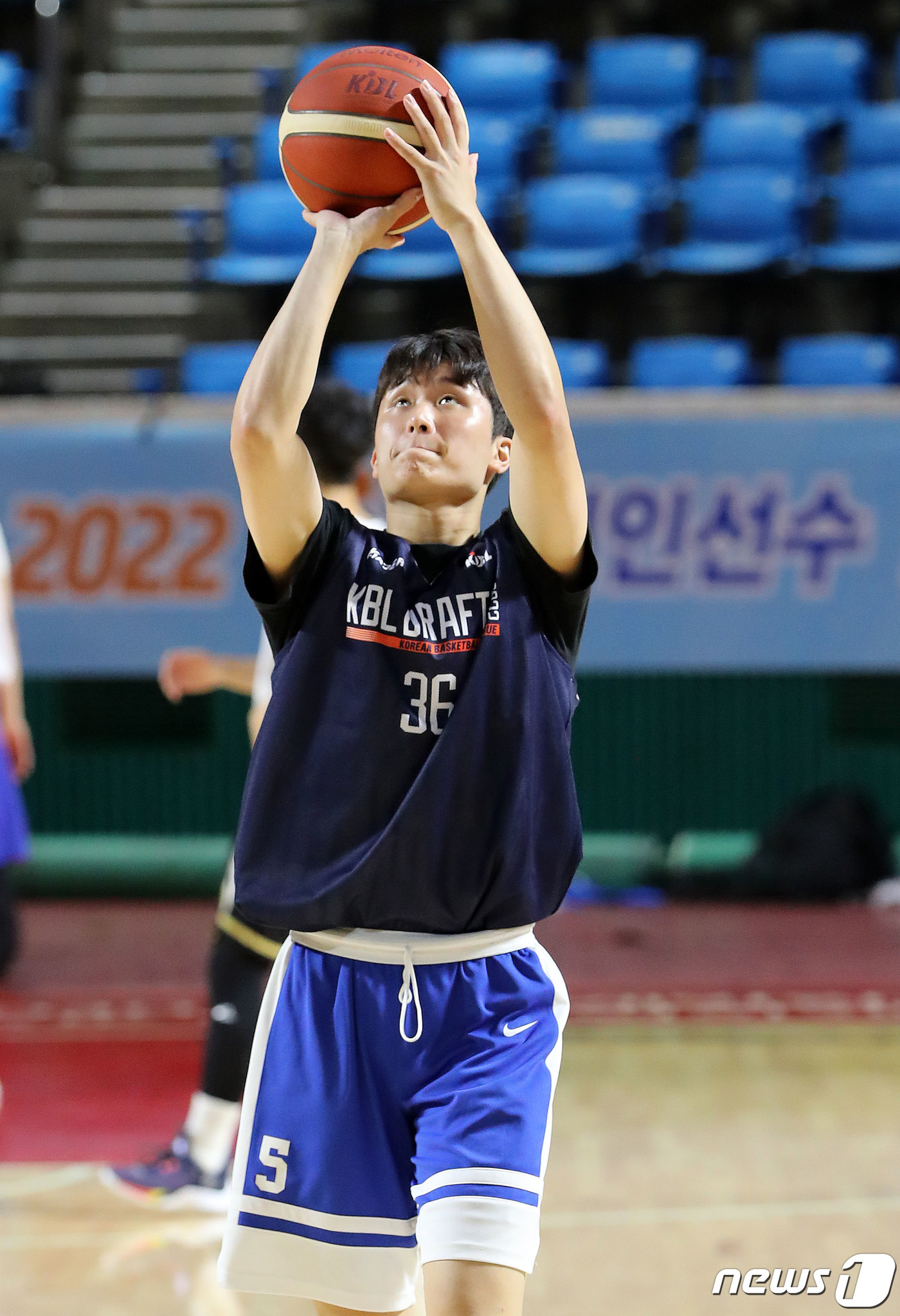 슛 연습하는 양준석 - 뉴스1