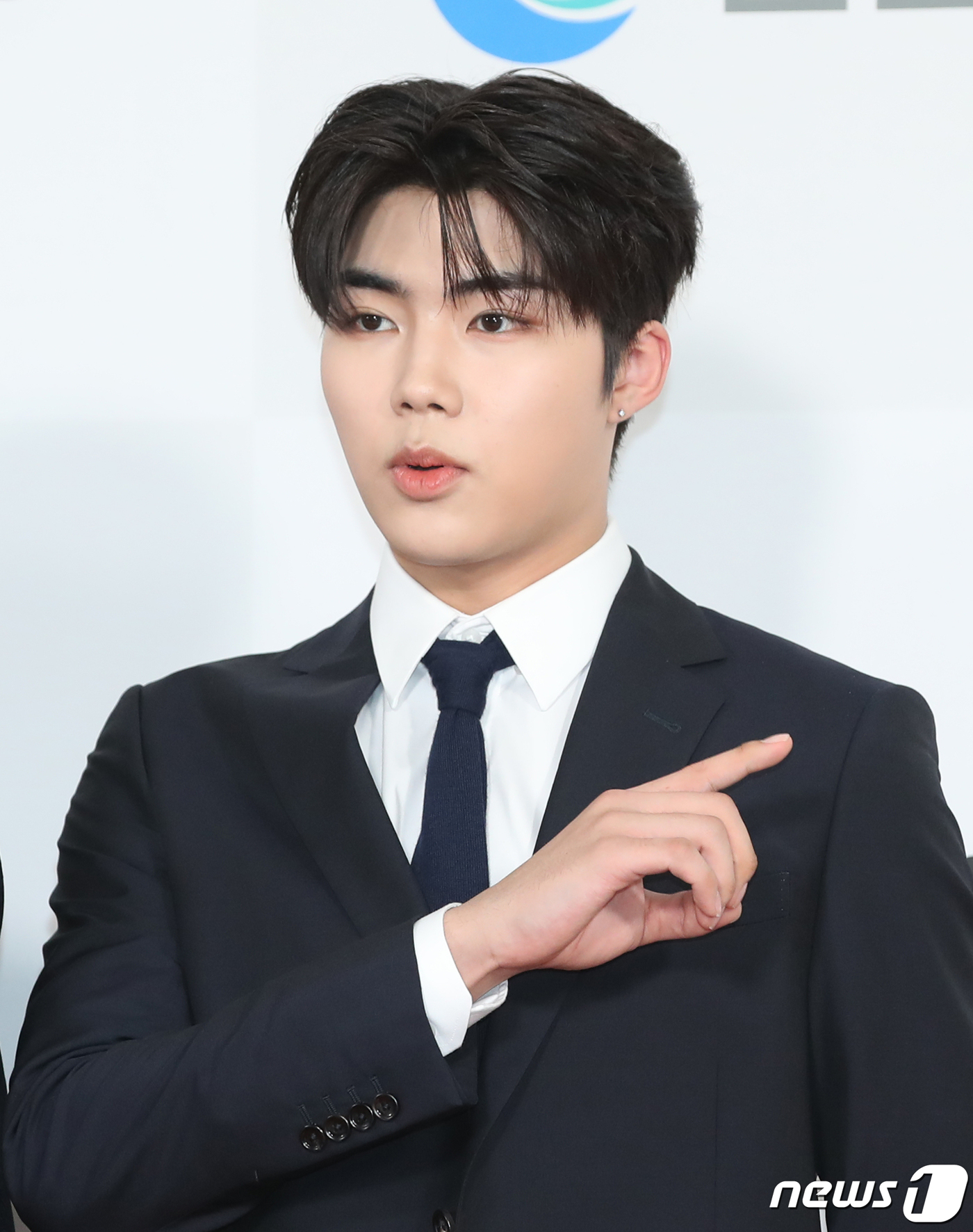 제베원 박건욱, 한일전 발언 논란 후 첫 포착 - 뉴스1