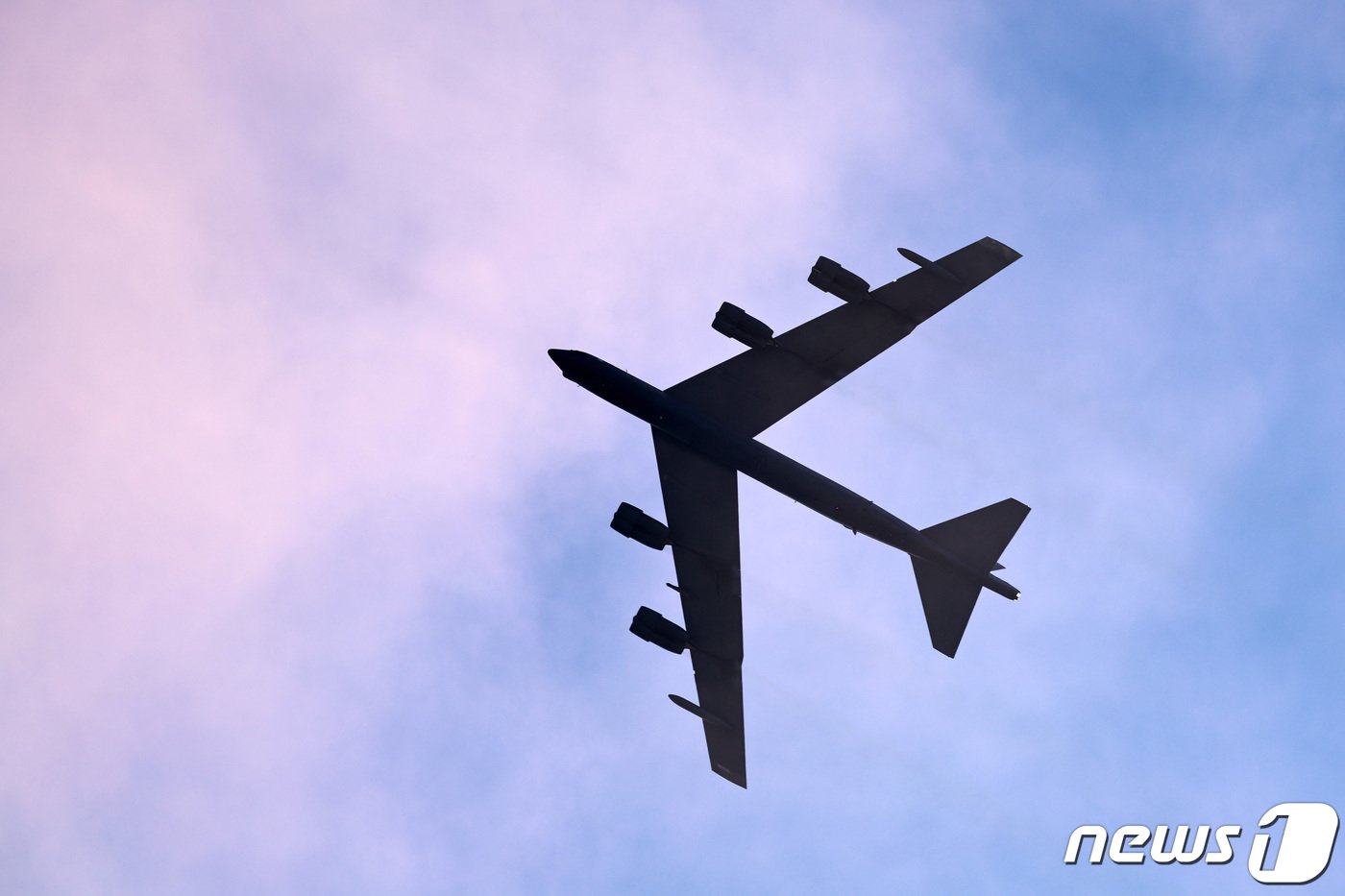 [뉴스1 PICK]美 '핵무기 탑재' B-52 폭격기, 서울 ADEX 개막식 참가… 서울 상공 비행 - 뉴스1