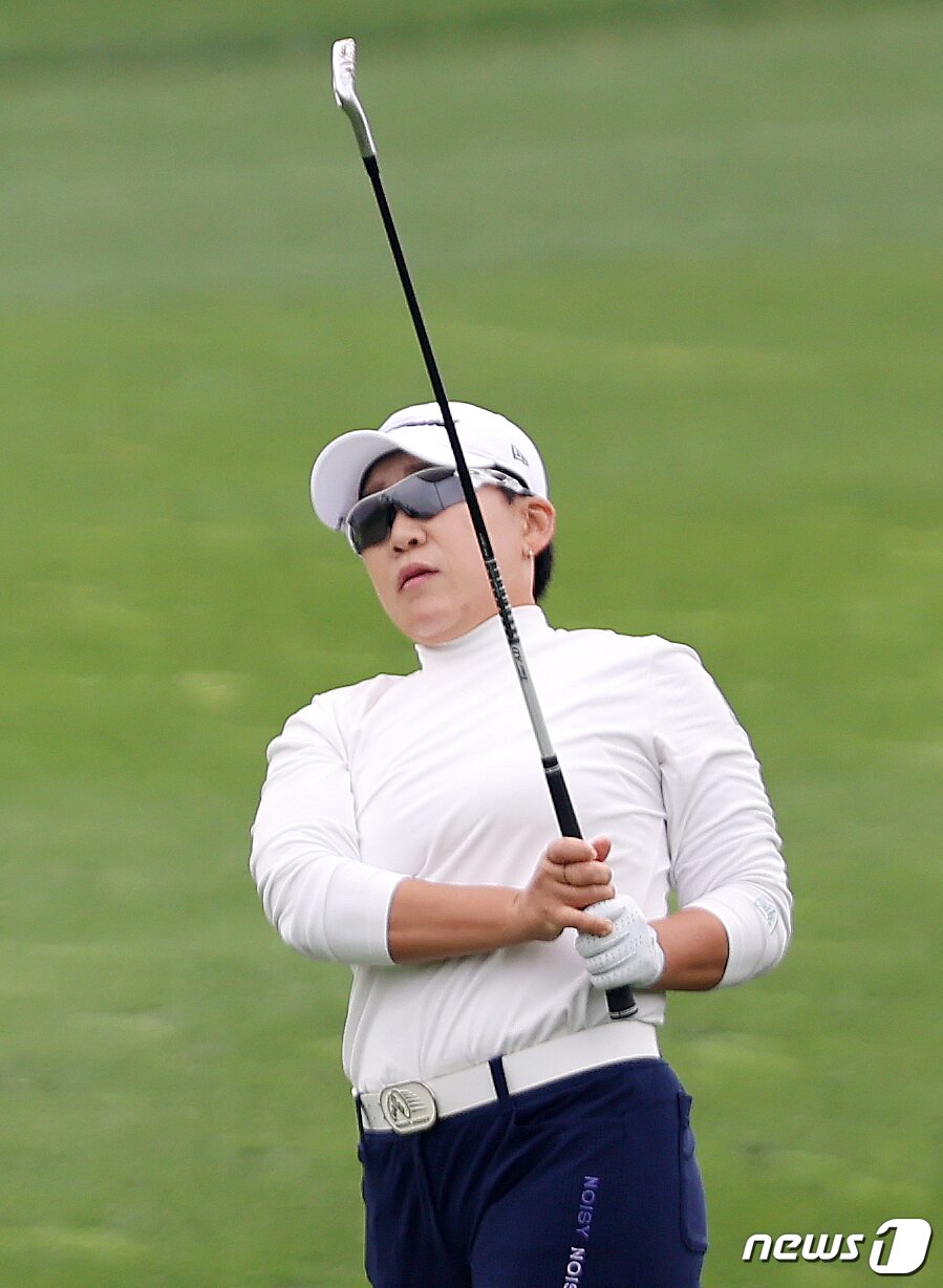 '통산 상금 1위 보인다' 신지애, JLPGA 개막전 2R 공동 17위 - 뉴스1