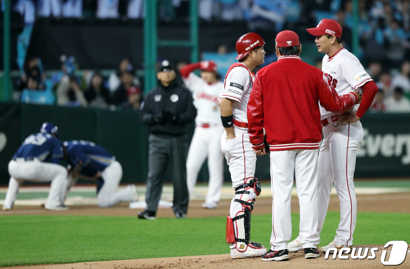 흐름 좋은 NC, 김광현 상대로 1회부터 3득점…쾌조의 출발[준PO2] - 뉴스1