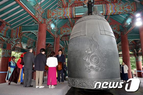 '하늘이 열린 날' 개천절 기념 보신각 타종 - 뉴스1