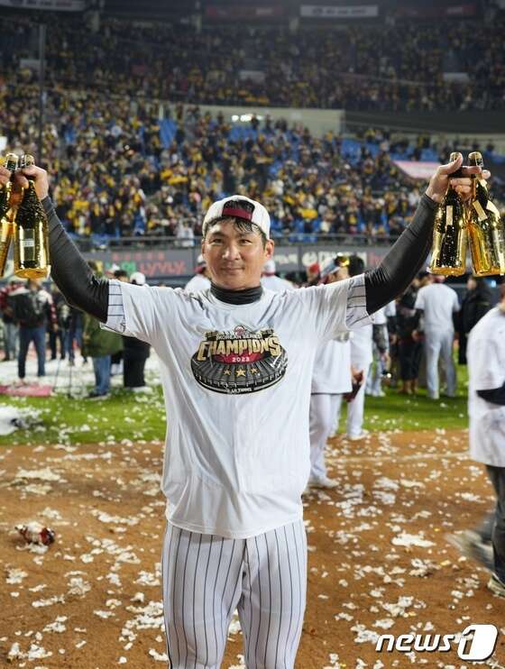 '골든블랑', LG 트윈스 2023 KBO 리그 통합 우승 세리머니 함께해 - 뉴스1