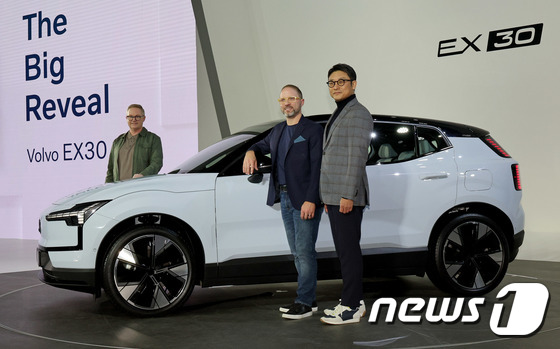 볼보 순수 전기 SUV 'EX30' 공개 - 뉴스1