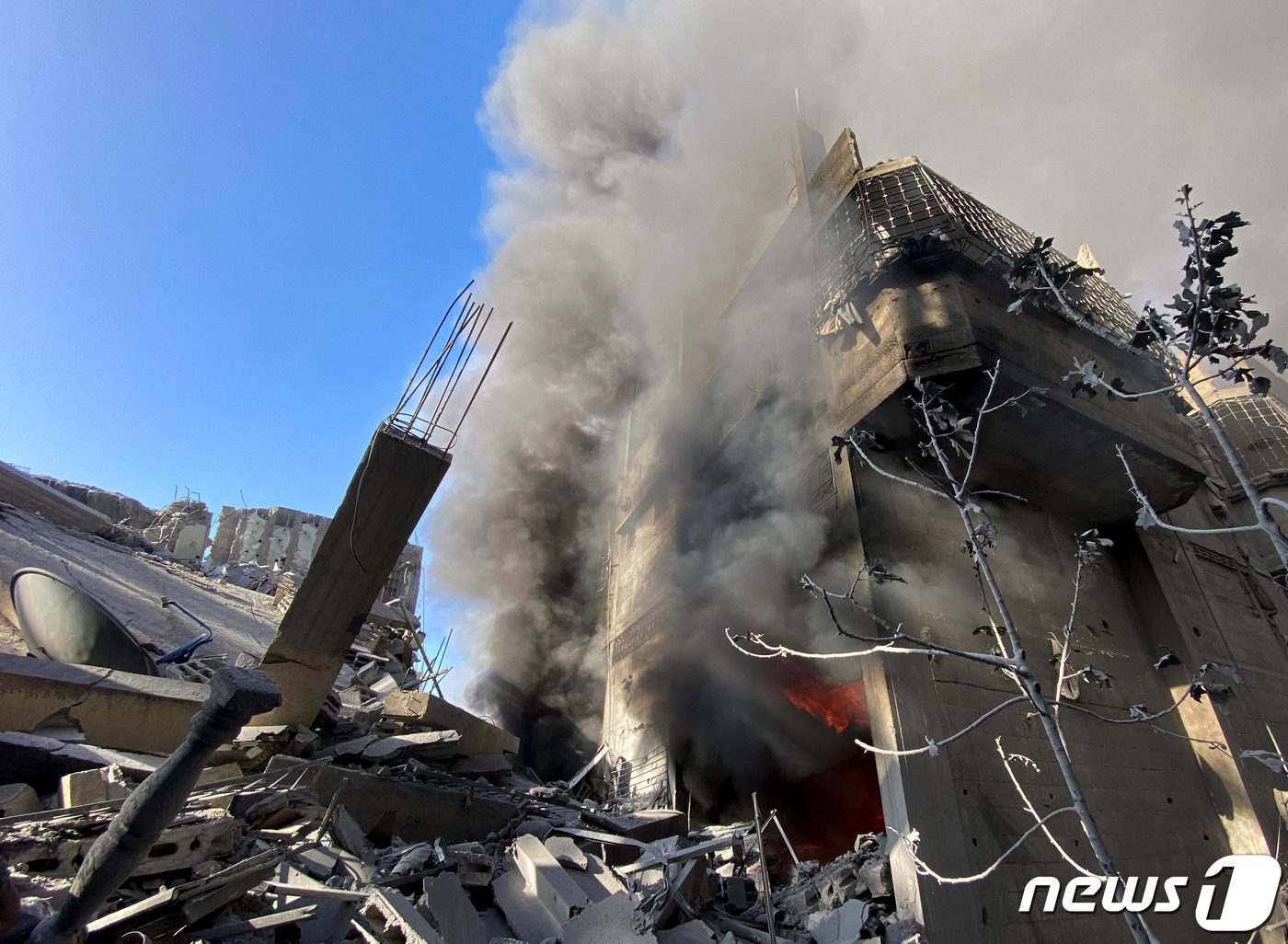[사진] 이스라엘 군 포격 받아 박살 난 가자 지구 주택 - 뉴스1