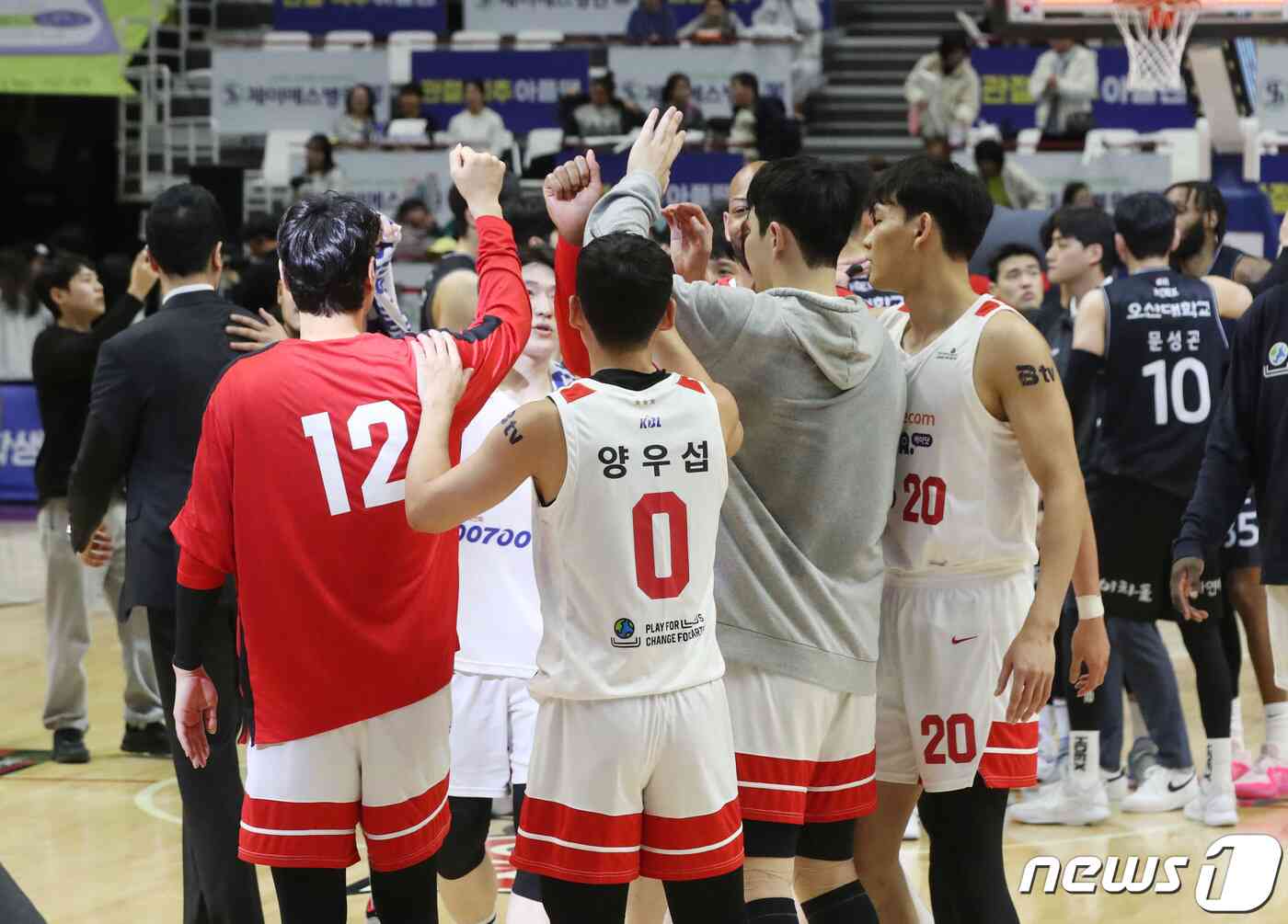 프로농구 SK, KT 꺾고 3연승…KCC는 시즌 첫 4연승 질주 - 뉴스1