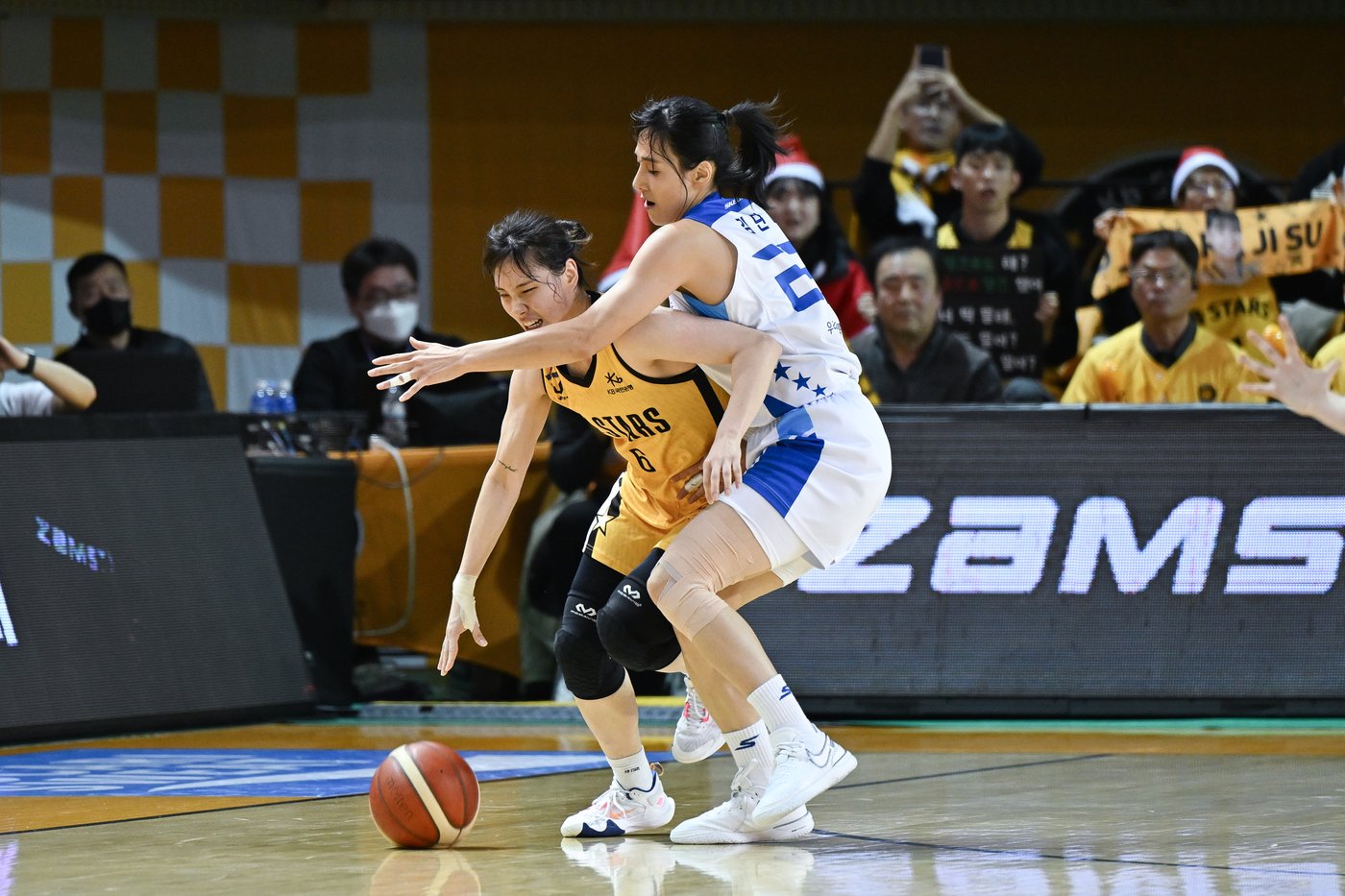 '박지수 29점' KB, 우리은행 잡고 공동 선두 도약 - 뉴스1