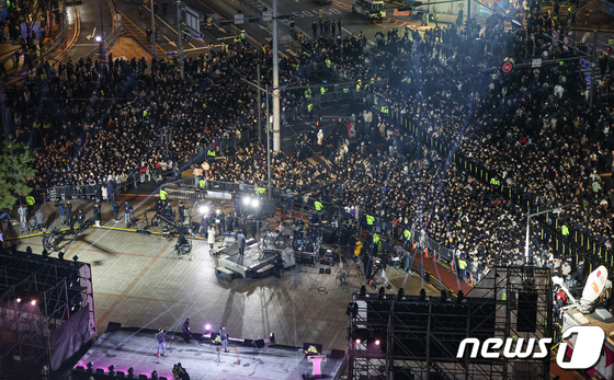 북적이는 보신각 - 뉴스1