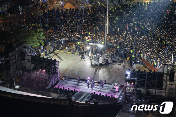 북적이는 보신각 - 뉴스1