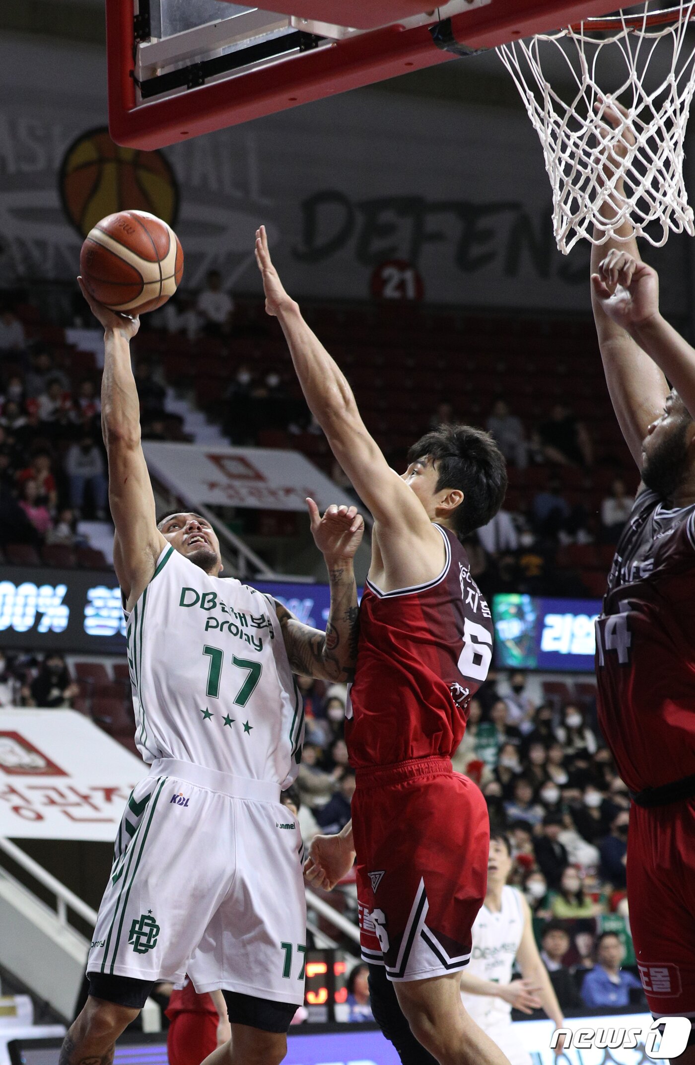 15점차 뒤집은 SK, 최하위 삼성 꺾고 5연승 질주…4위 현대모비스는 4연승 - 뉴스1