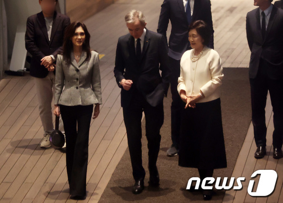 이부진 호텔신라 사장 아르노 회장 접견 때 입은 옷은 뉴스1