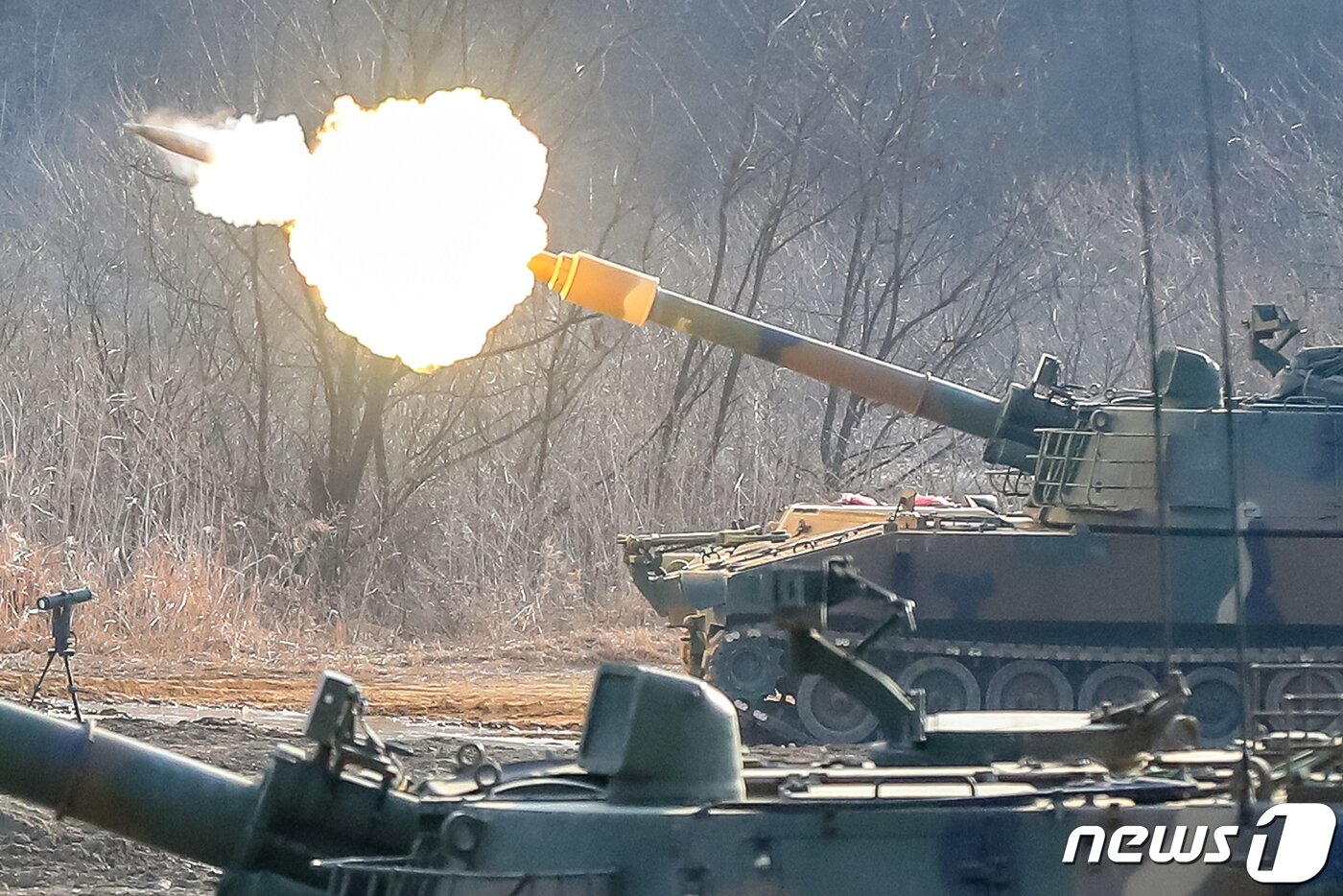 [뉴스1PICK]'초탄필중'…지축 흔들며 불 뿜는 K-55A1 자주포 - 뉴스1