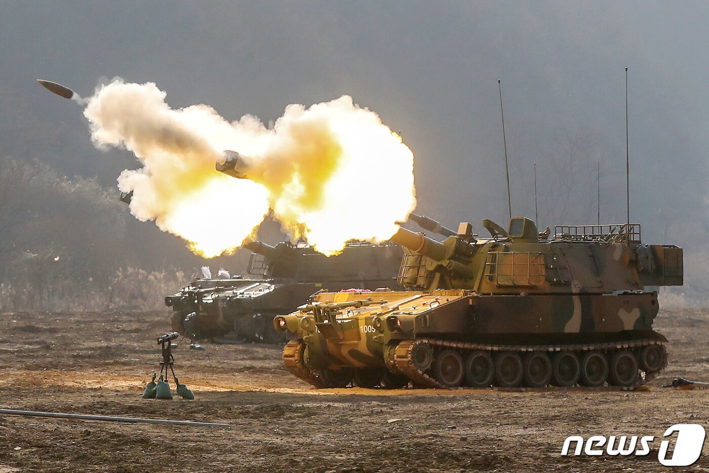 [뉴스1PICK]'초탄필중'…지축 흔들며 불 뿜는 K-55A1 자주포 - 뉴스1