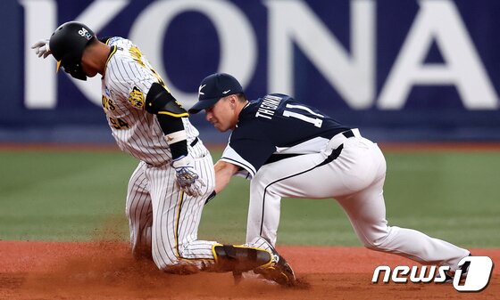 [뉴스1 PICK]'9안타 7득점' 집중력 선보인 WBC 대표팀, 한신 7대4로 제압 - 뉴스1