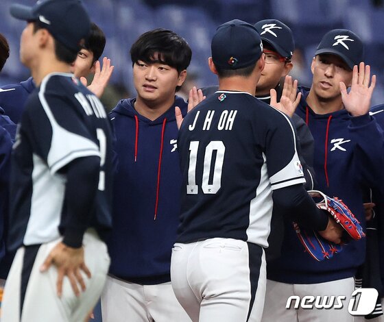 [뉴스1 PICK]'9안타 7득점' 집중력 선보인 WBC 대표팀, 한신 7대4로 제압 - 뉴스1