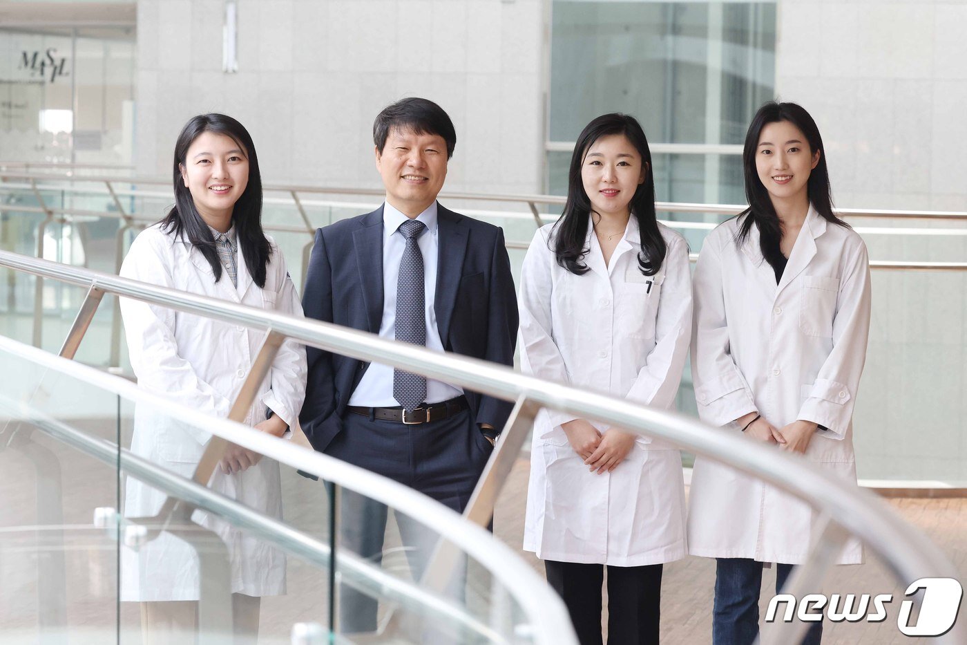 KAIST "유전자 가위로 코로나19 싹둑…증식 99.9% 차단" - 뉴스1