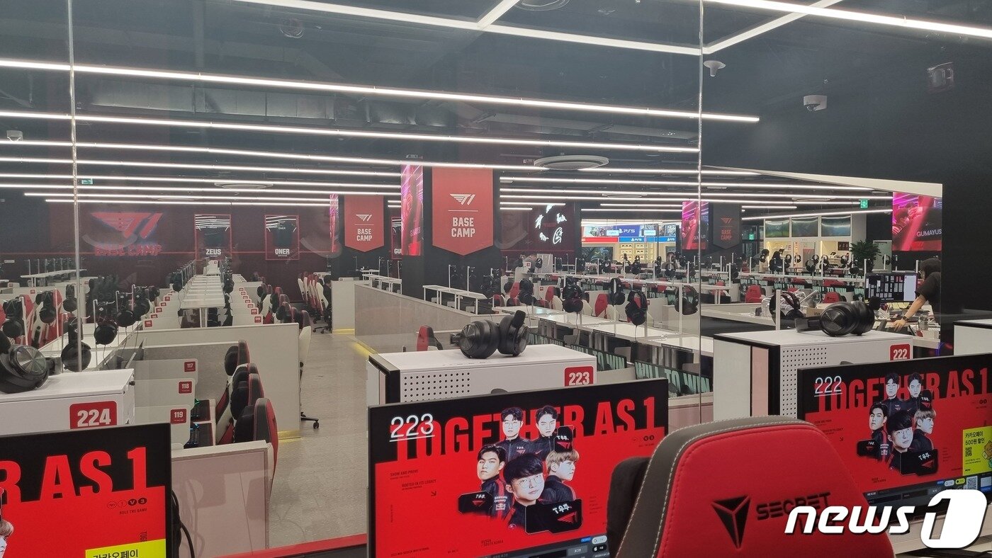 T1의 PC방 BASE CAMP 오픈…'제2의 페이커' 요람 될까 - 뉴스1
