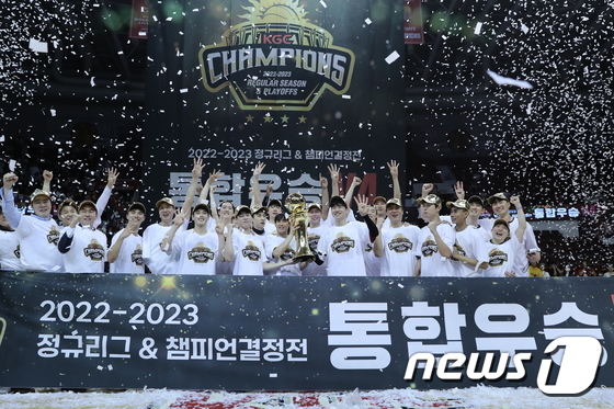 인삼공사KGC, SK와 7차전 끝 2년 만에 우승 쾌거 - 뉴스1