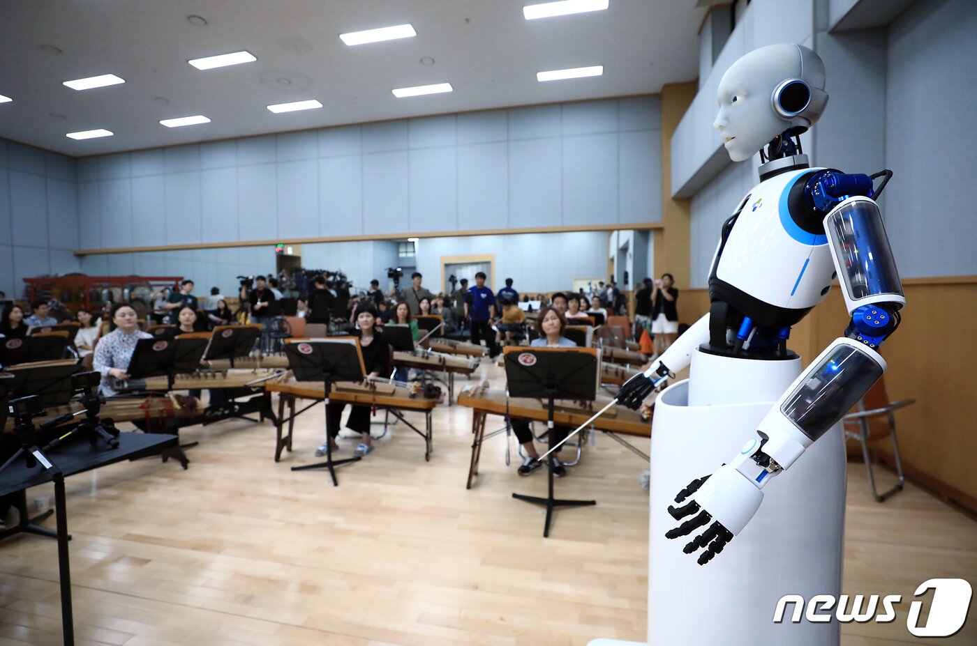 [뉴스1 PICK] 국내 최초 로봇이 지휘자로 나서는 무대 - 뉴스1
