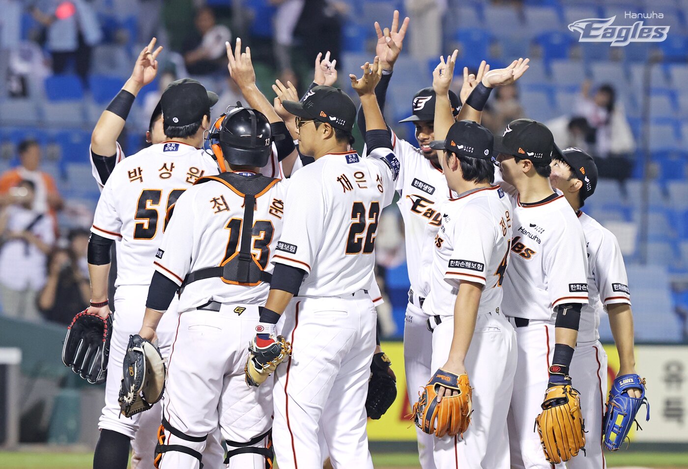 LG, SSG 14-0 완파 '선두 탈환'…한화는 1005일 만에 5연승(종합) - 뉴스1