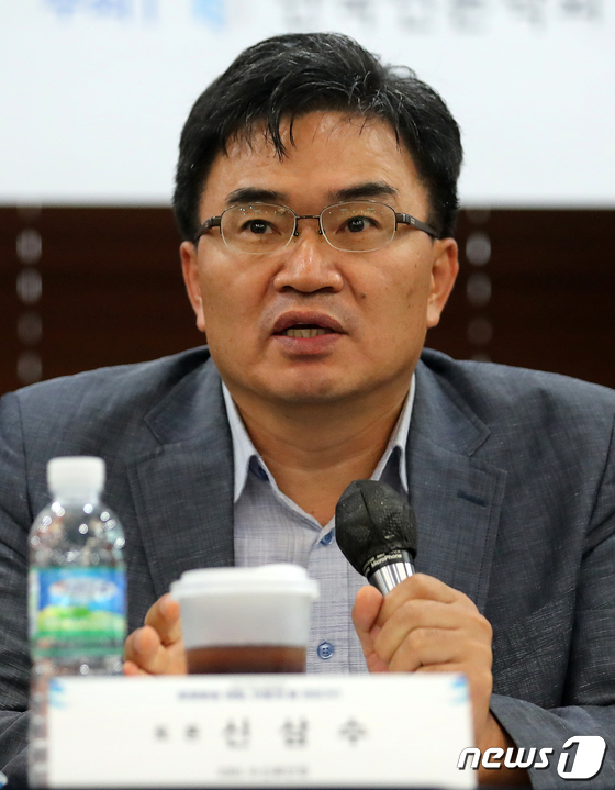 토론회 참석한 신삼수 EBS 수신료 단장 - 뉴스1