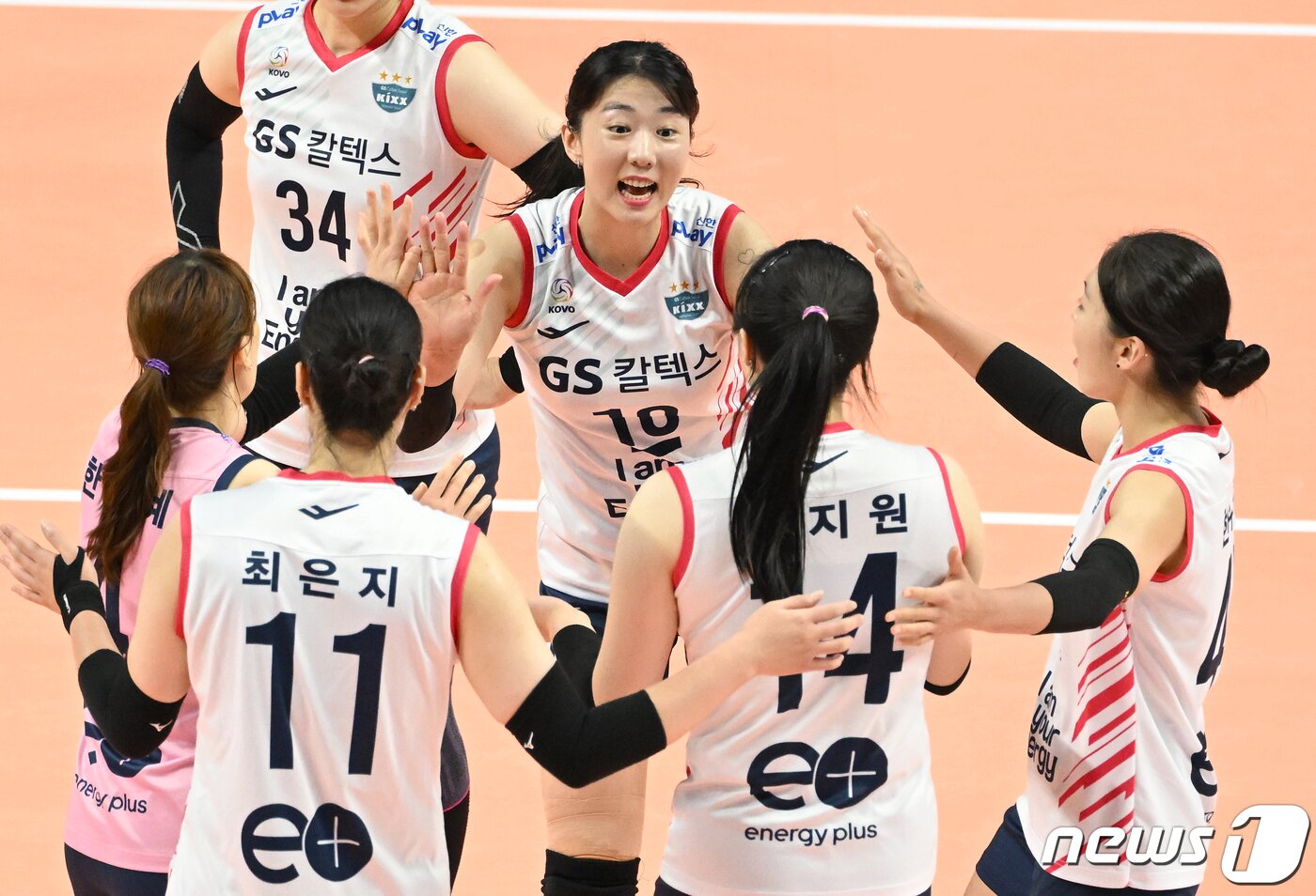 '강소휘·유서연 쌍포' GS칼텍스, KOVO컵 2연패…6번째 우승 위업 - 뉴스1