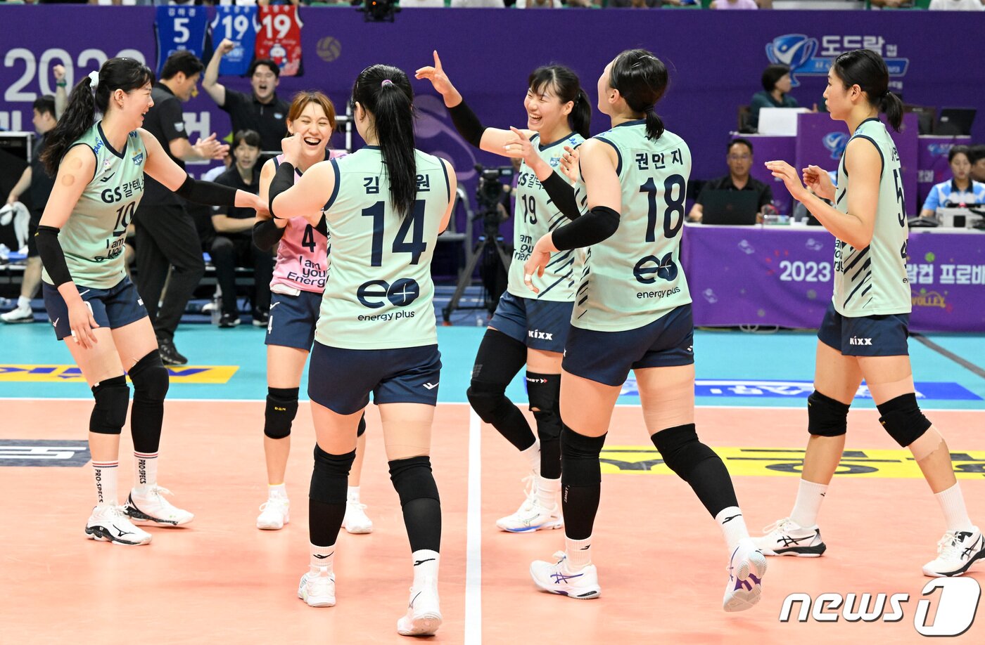 캡틴으로 맞은 첫 대회서 MVP…강소휘 "눈빛만 봐도 통하니까" - 뉴스1