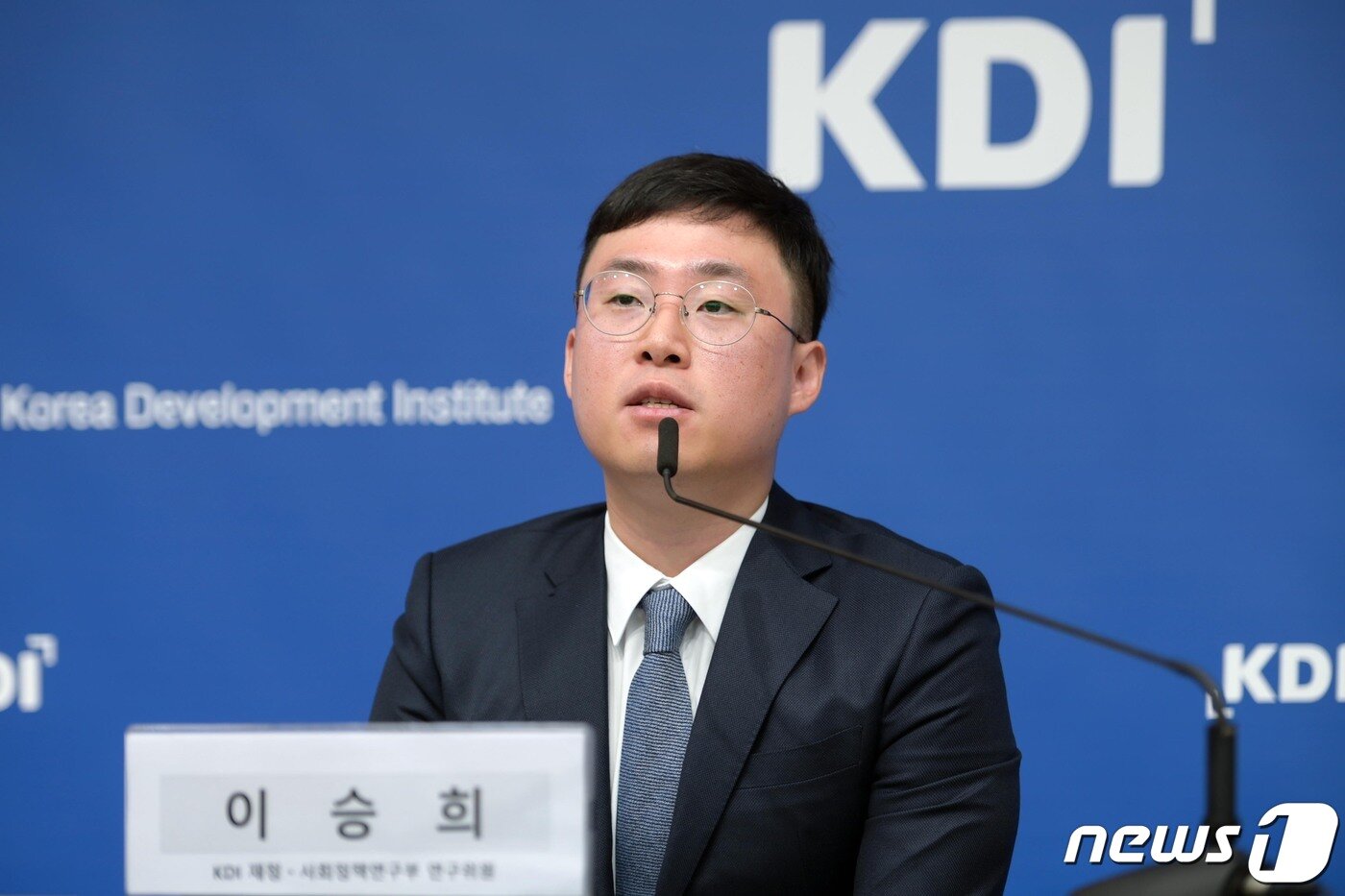 KDI "韓 노인빈곤율 42.3%…고령층 70%가 기초연금 수급" - 뉴스1