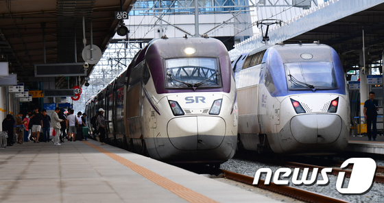 출발 기다리는 SRT와 KTX고속열차 - 뉴스1