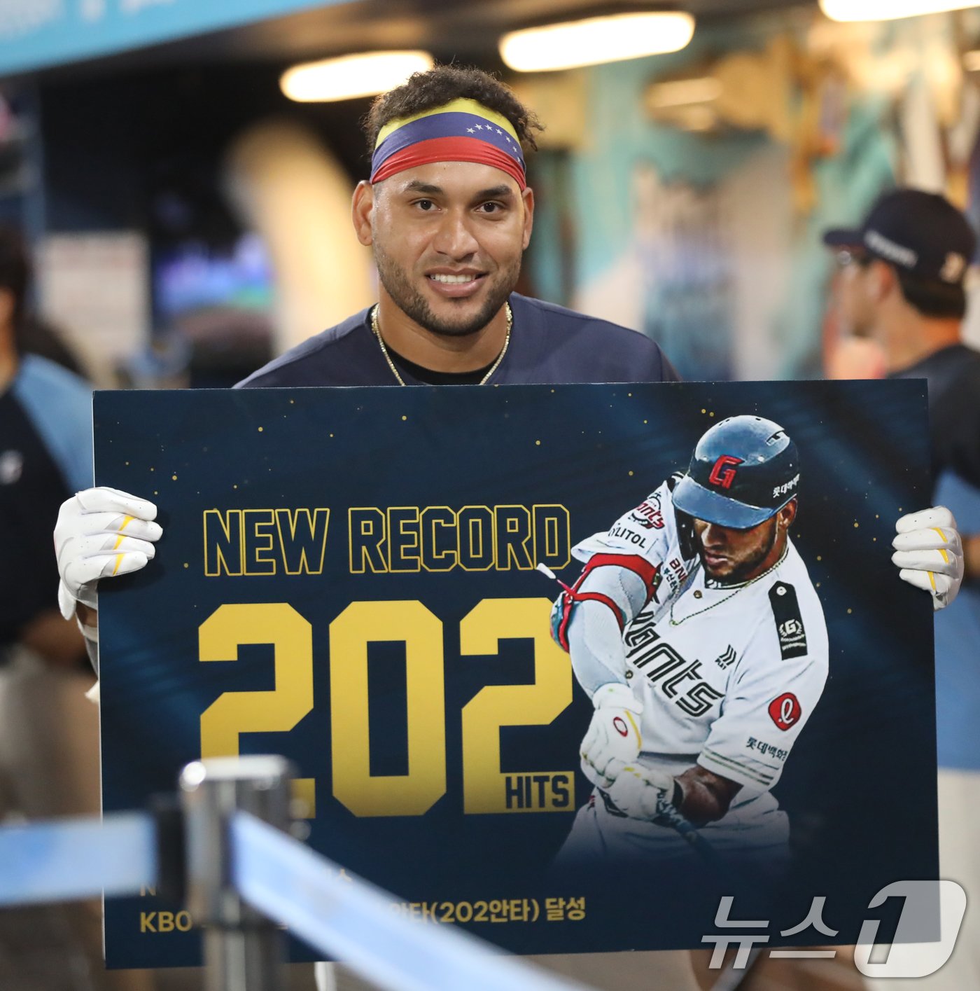 검증된 '경력직 외인' 잡아라…KBO 타격·타점·홈런 1위 모두 잔류 - 뉴스1