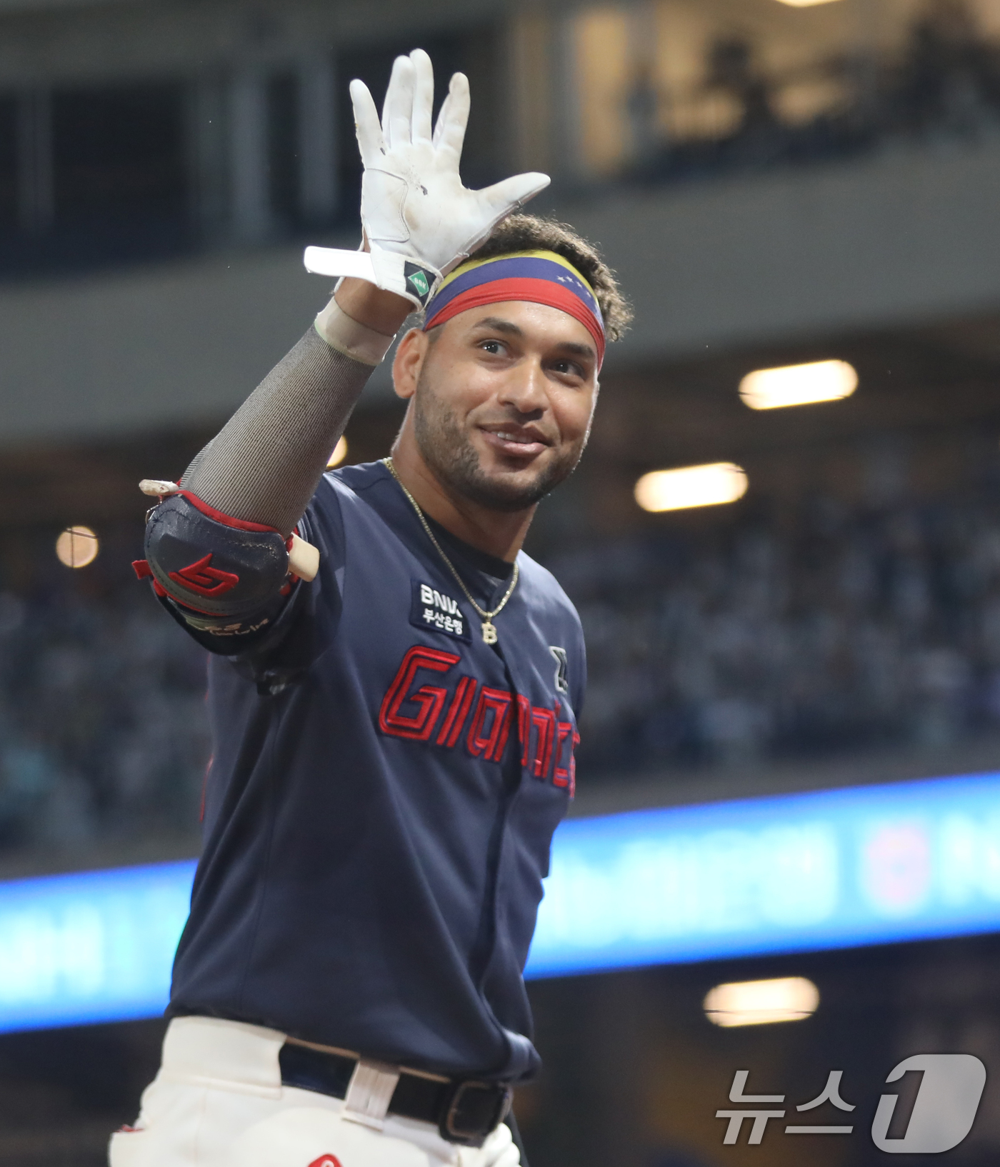 축하받는 레이예스 - 뉴스1