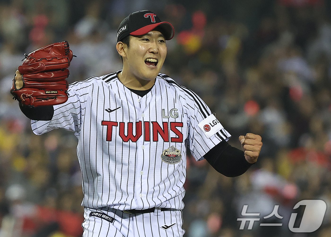 '임찬규 호투' LG, KT 꺾고 PO 진출…삼성과 KS행 다툼[준PO5] - 뉴스1