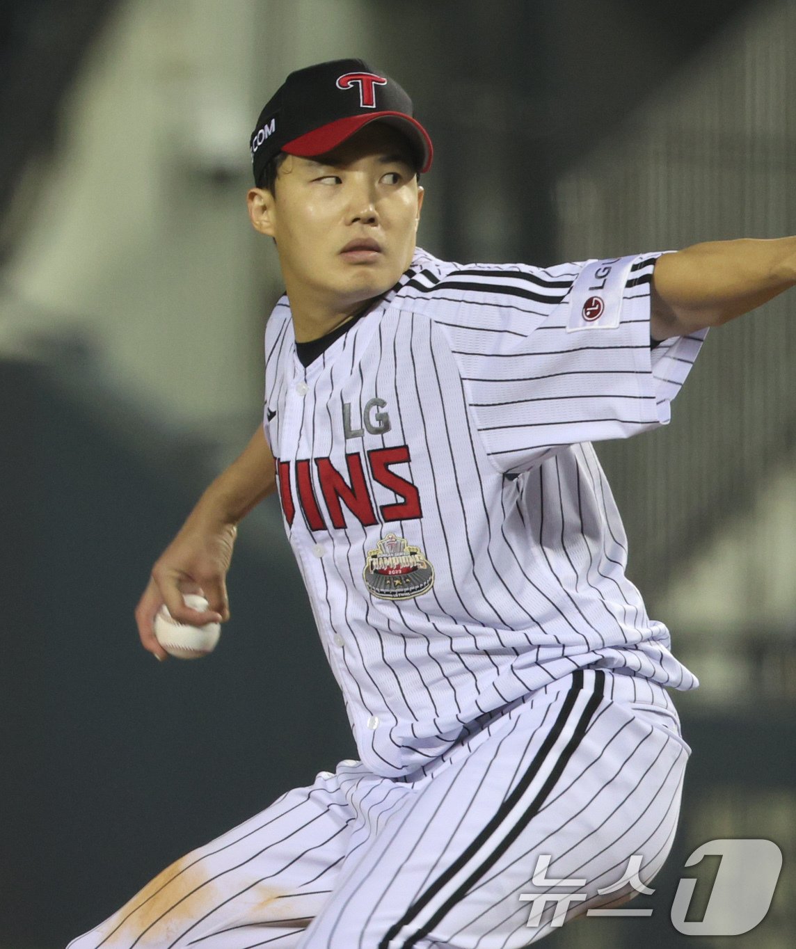 '임찬규 호투' LG, KT 꺾고 PO 진출…삼성과 KS행 다툼[준PO5] - 뉴스1