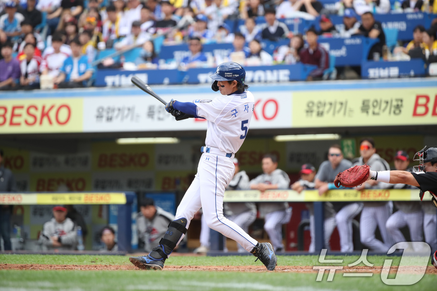 구자욱 '넘어갔다' - 뉴스1