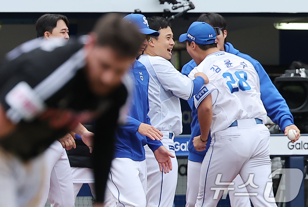 희비 교차 - 뉴스1