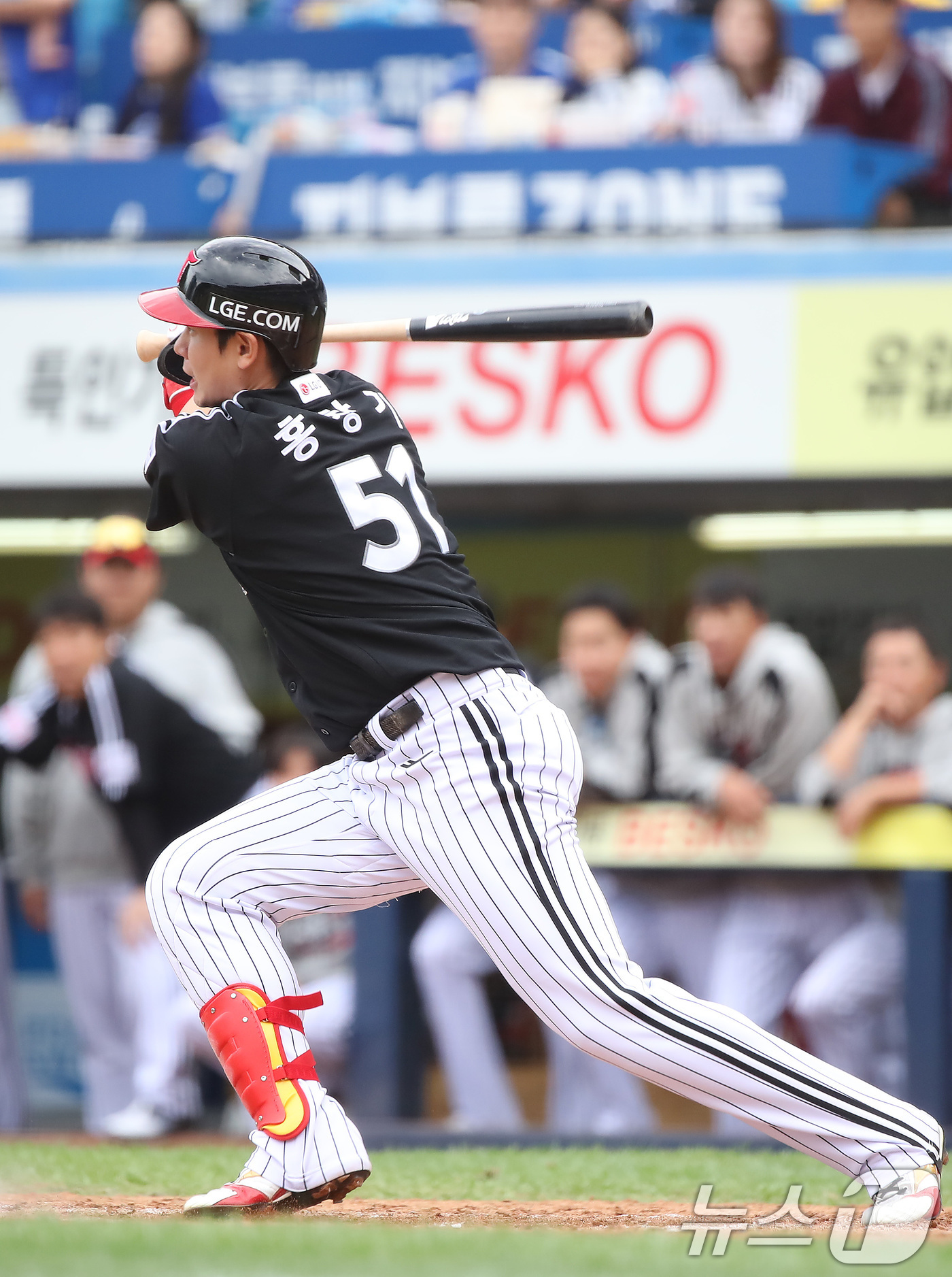 홍창기, 1루수 실책 '2점 추격' - 뉴스1