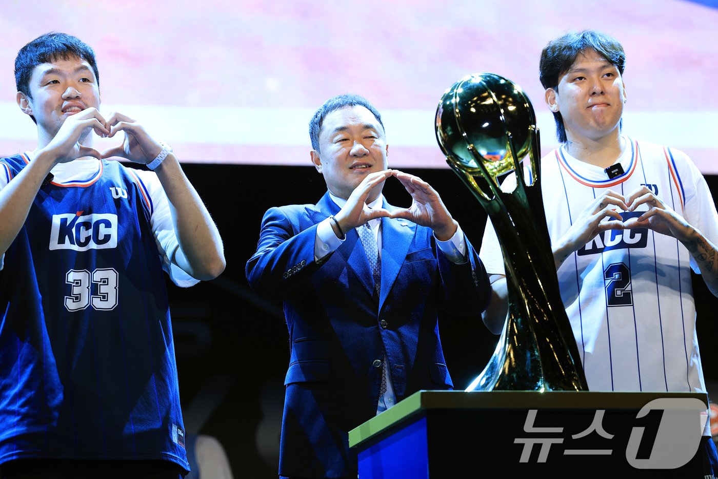 컵대회 제패한 DB? KCC의 2연패? 확실한 양강 체제 [KBL 개막①] - 뉴스1