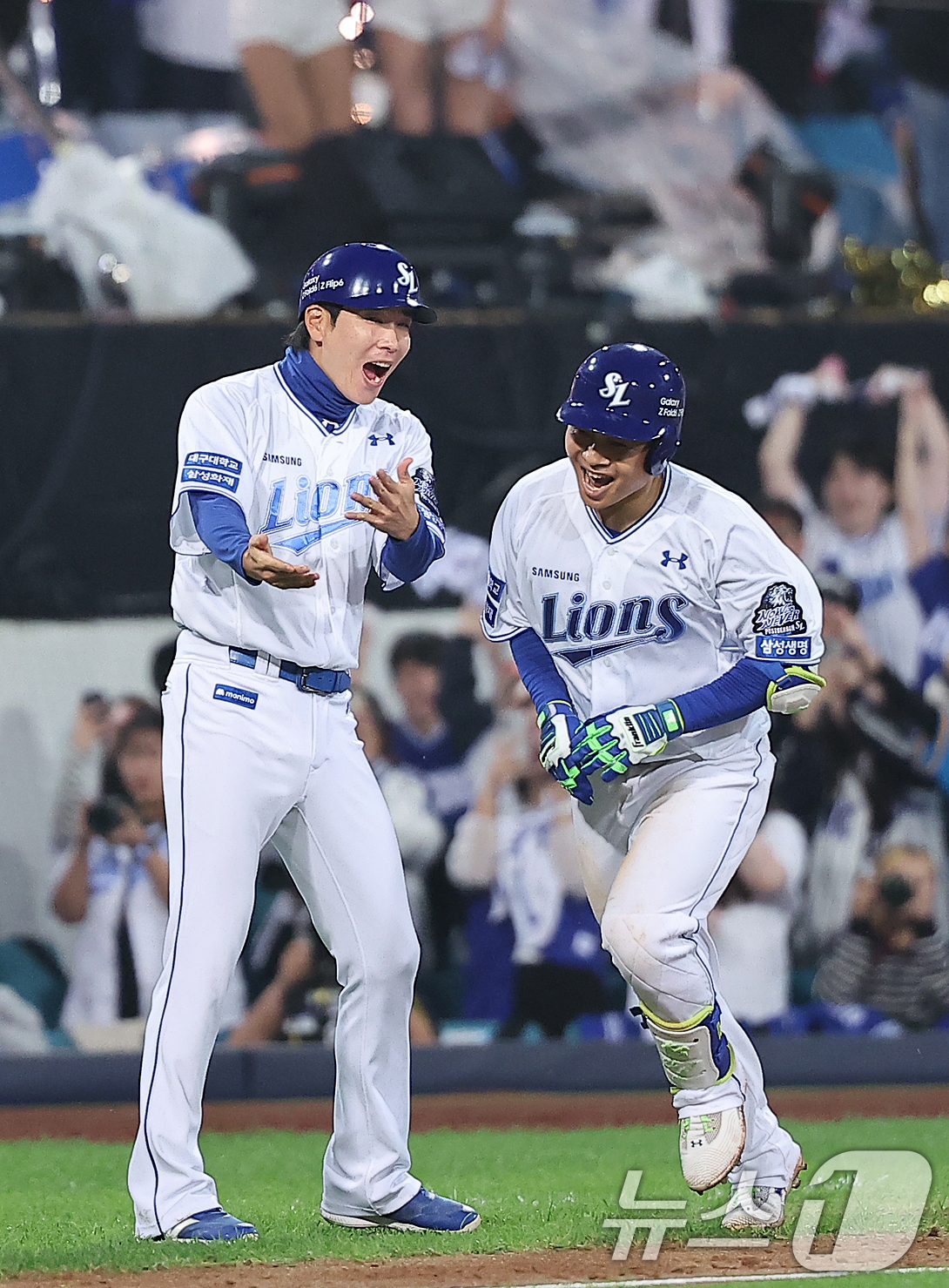 '연타석 홈런' 치고 기뻐하는 김헌곤 - 뉴스1