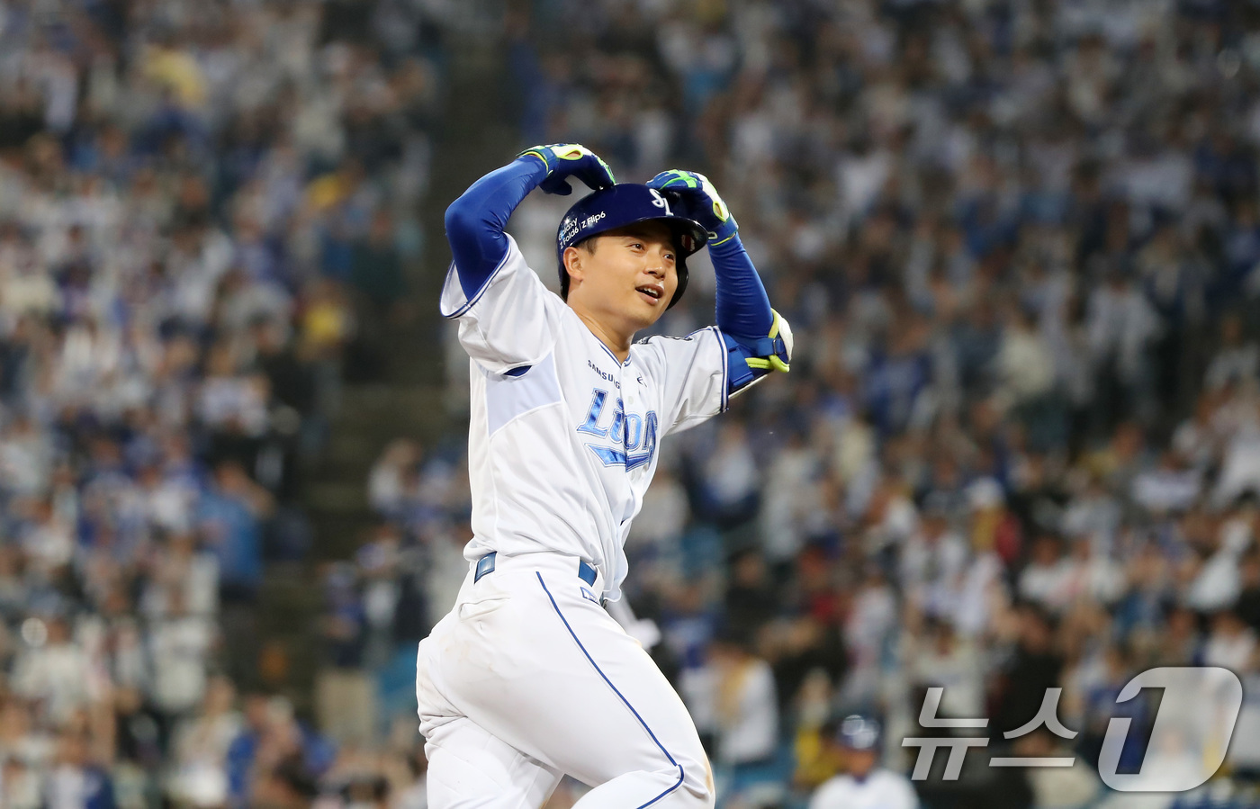 '연타석 투런포' 김헌곤, 싱글벙글 하트! - 뉴스1