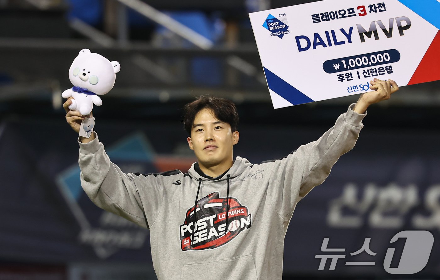 벼랑 끝서 또 호투 펼친 LG 임찬규…"실패 통해 달라졌다"[PO3] - 뉴스1