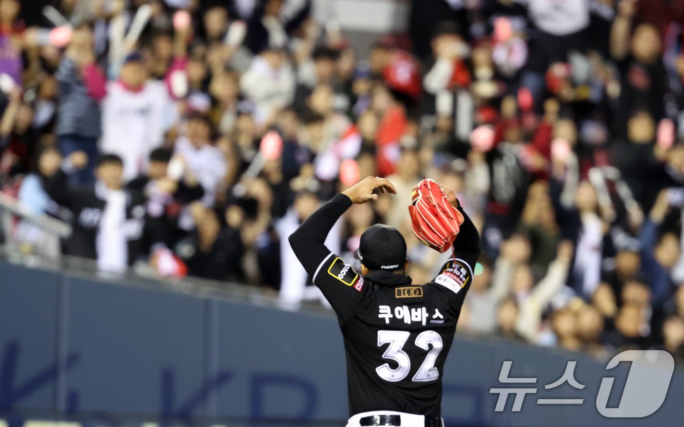 '가을 DNA' KT 쿠에바스, 6이닝 9K 무실점…두산 꽁꽁 묶었다[WC1] - 뉴스1