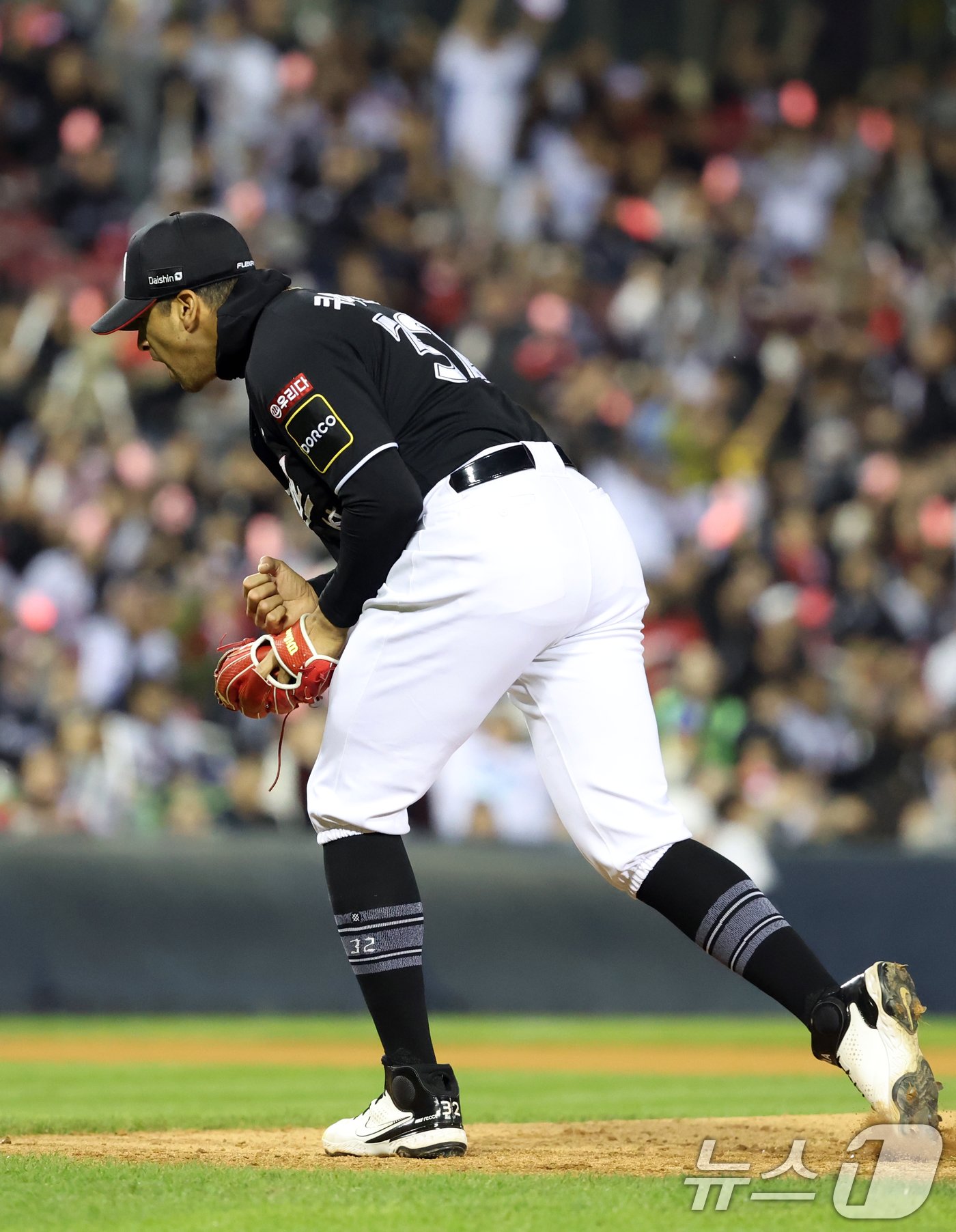 '1회 4득점+쿠에바스 역투' KT, 두산 4-0 제압…내일 2차전[WC1] - 뉴스1